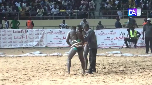 Arène nationale : Mbacké Faye impose sa puissance à Sakaal en quelques ...