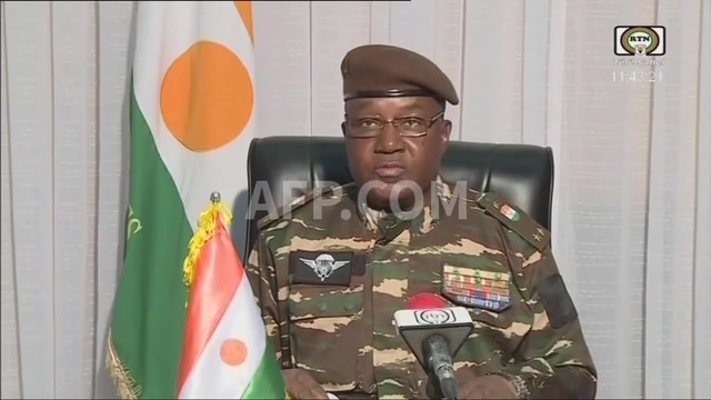 Le général Abdourahamane Tchiani, nouvel homme fort du Niger, s'exprime ...