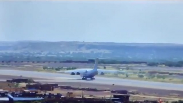 Aéroport militaire de Gao / La vidéo du crash de l'avion de l'armée de ...