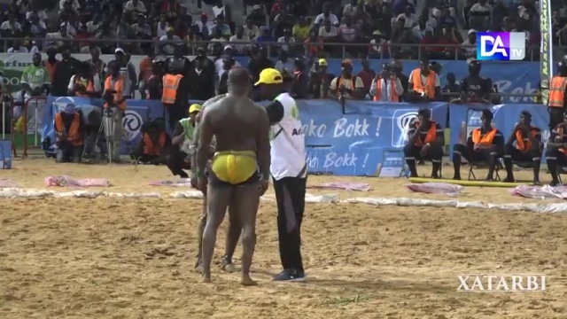 [ VIDEO ] Lutte : Le roi Modou Lô reste invaincu, Ama Baldé rentre ...