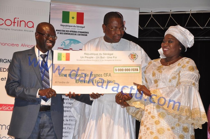 Les images de la cérémonie de remise de cheques aux bénéficiaires du ...