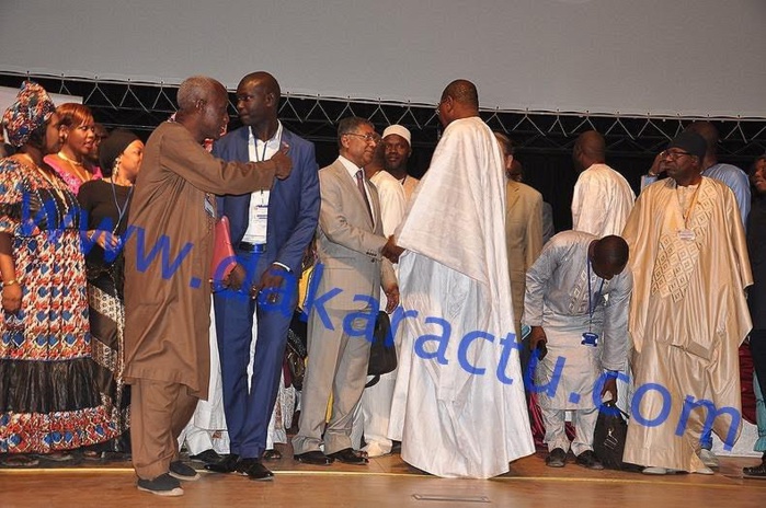 Les images de la cérémonie de remise de cheques aux bénéficiaires du ...