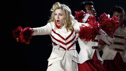 Madonna offre un strip-tease très hot à ses fans (VIDEO)