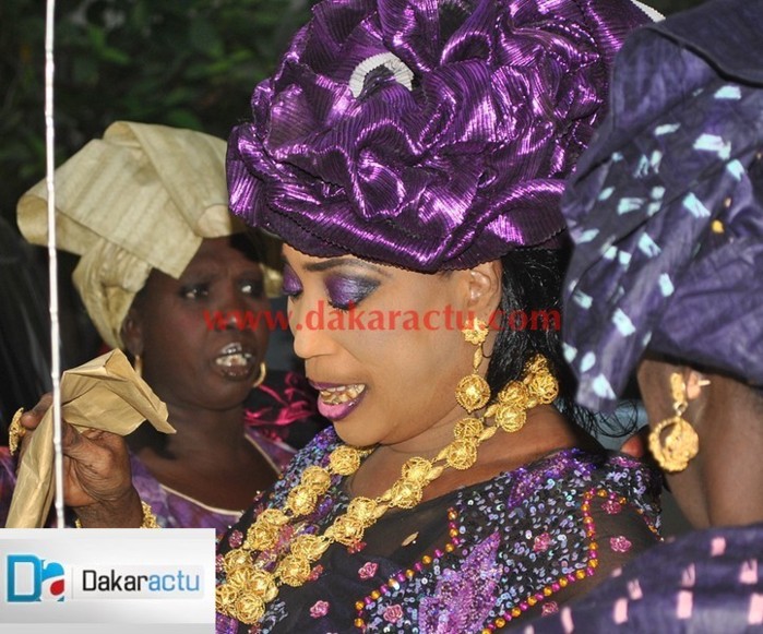 L'or de la chanteuse Kiné Lam