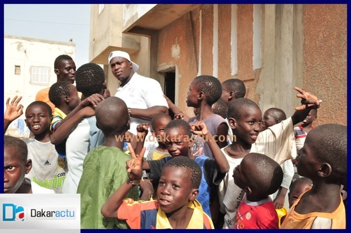 Le lutteur Modou Lo visite la prison de Fort B et l'empire des enfants ...