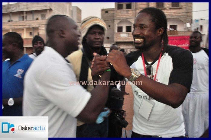 Le lutteur Modou Lo visite la prison de Fort B et l'empire des enfants ...