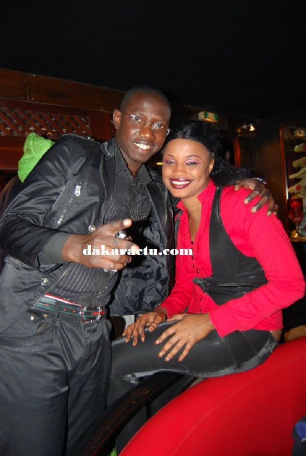 Bamba style (patron du site feeling Dakar) "tout sourire" aux côtés de ...