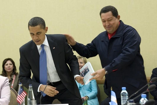Hugo Chávez offre à Barack Obama le livre d’Eduardo Galeano