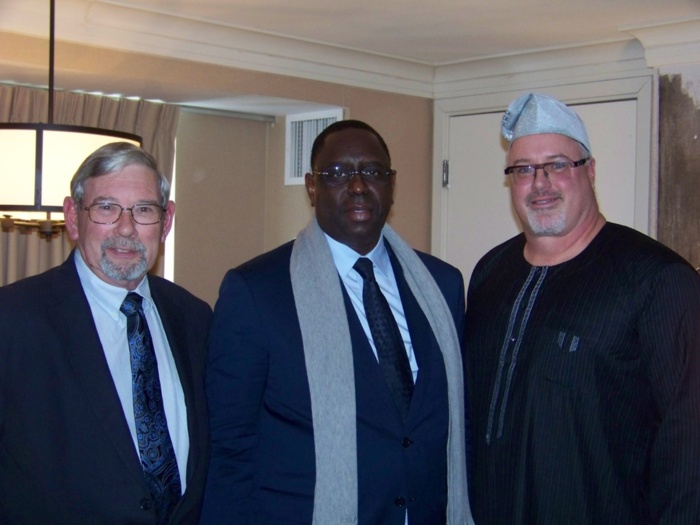 Le Président Macky Sall avec Tim Gipe President CEO EE&G, Reid Sundberg ...