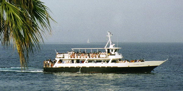 Etape Gorée : Six bateaux bourrés d’agents ont accompagné la chaloupe ...