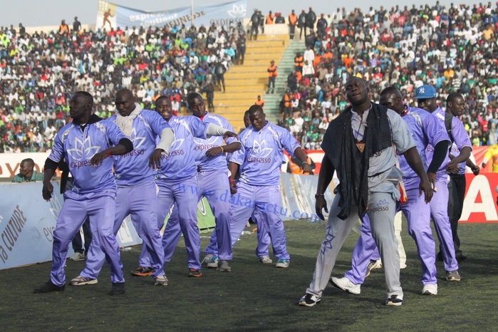 Revivez en images le combat Modou Lo/Eumeu Séne au stade Demba Diop