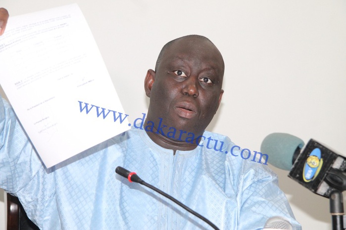 Les images de la conférence de presse de Aliou Sall