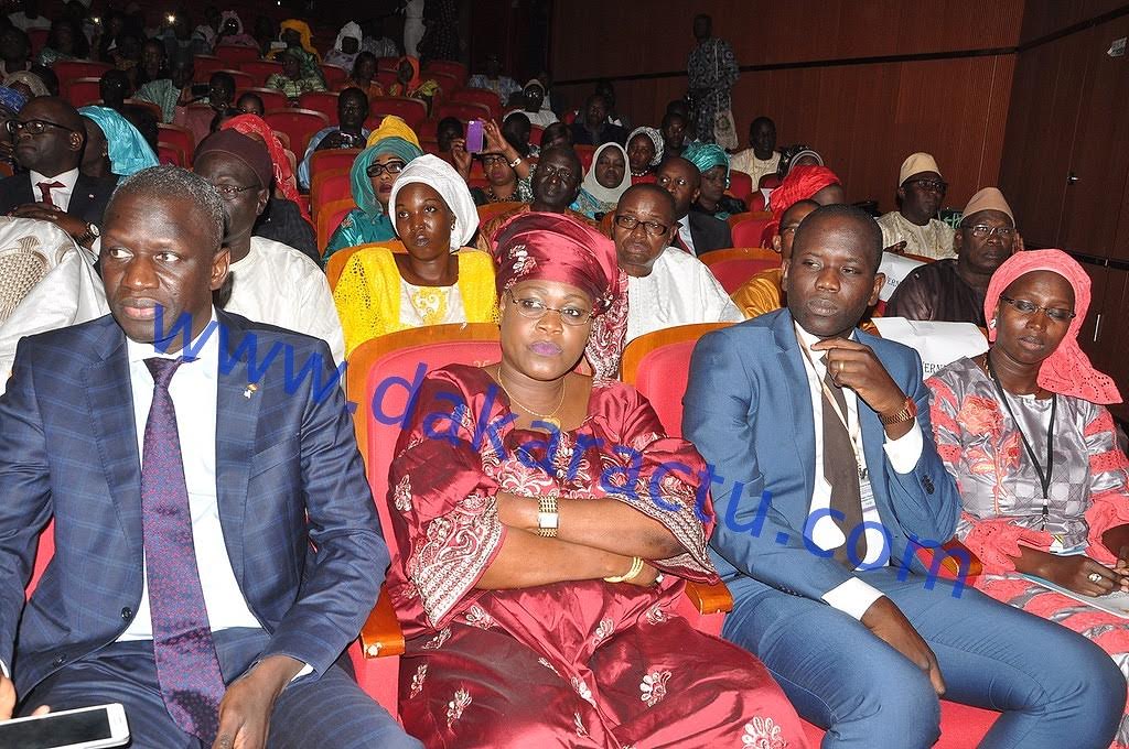 Les images de la cérémonie de remise de cheques aux bénéficiaires du ...