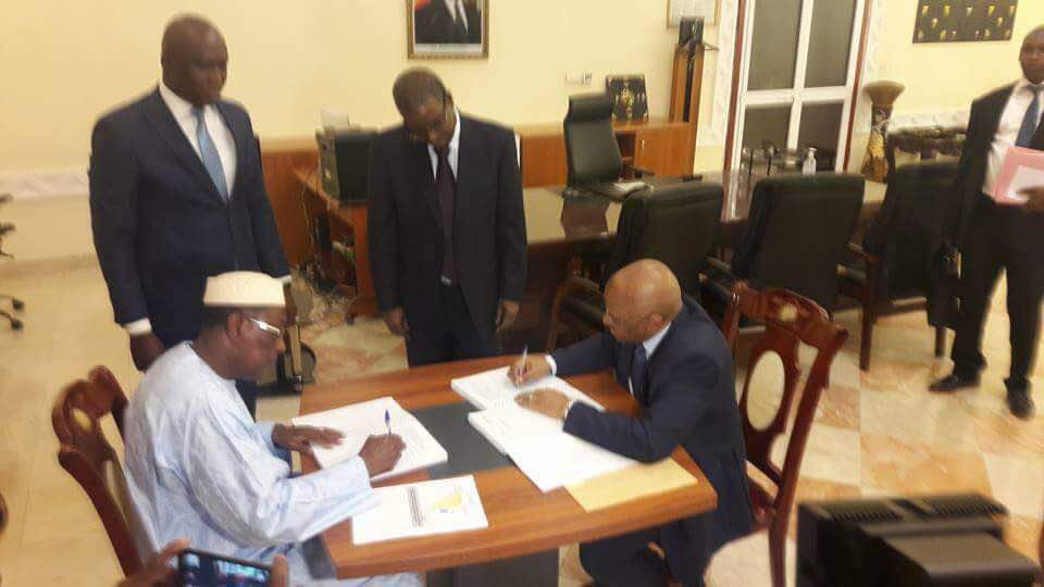 Mali : passation de service à la Primature (images)