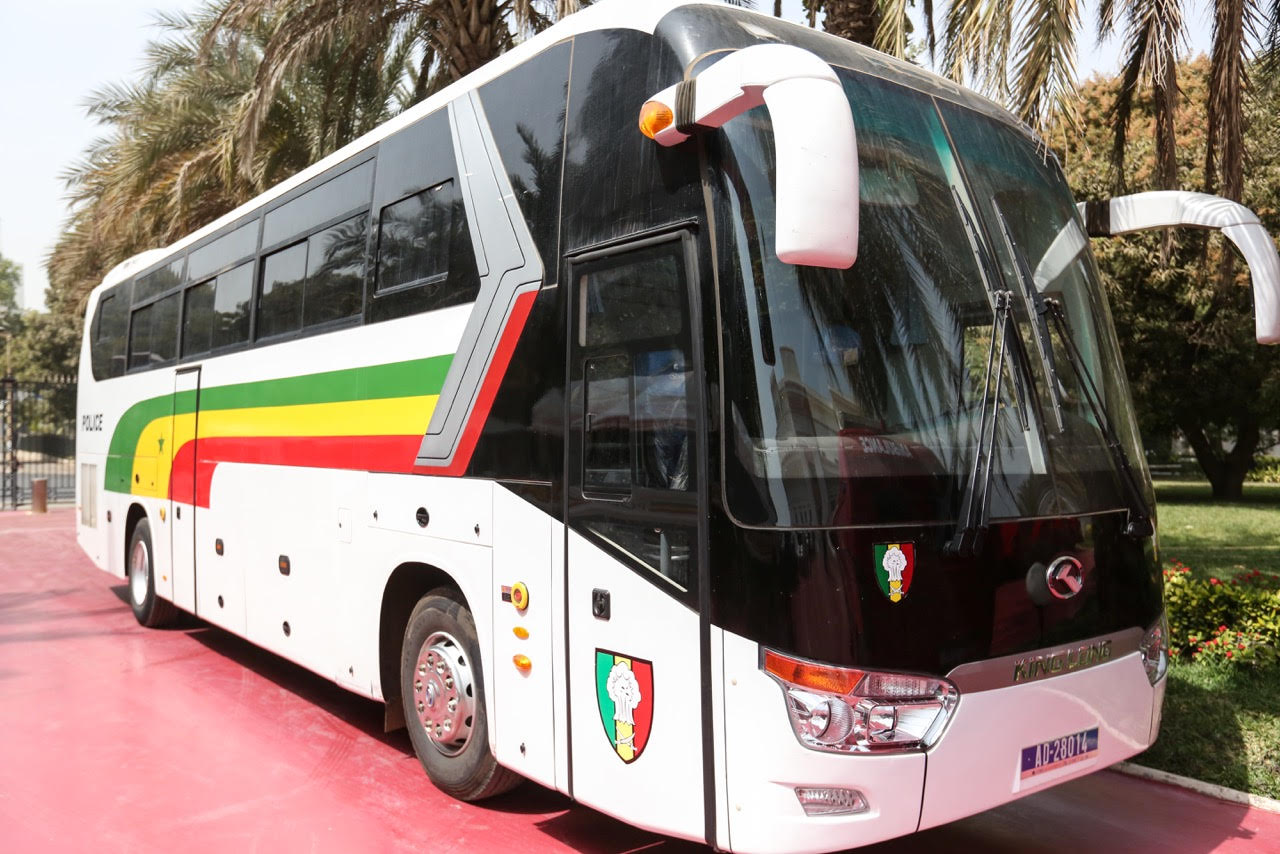 SÉNÉGAL : La police et les sapeurs-pompiers équipés en voitures de ...