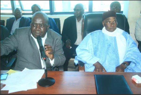 Paris : Wade manœuvre, Oumar Sarr débarque...