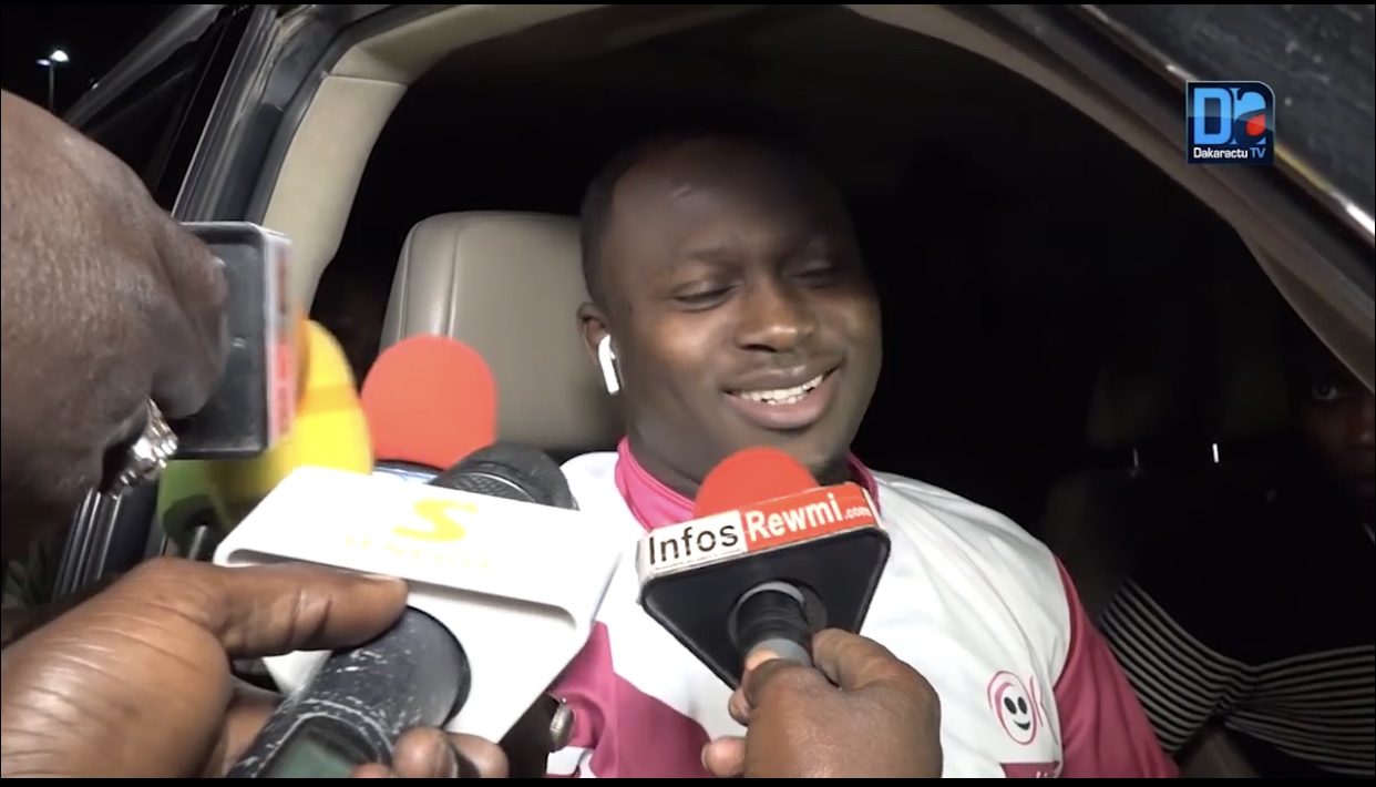 Face-à-face avec Eumeu Sène : Modou Lô, très souriant à son arrivée