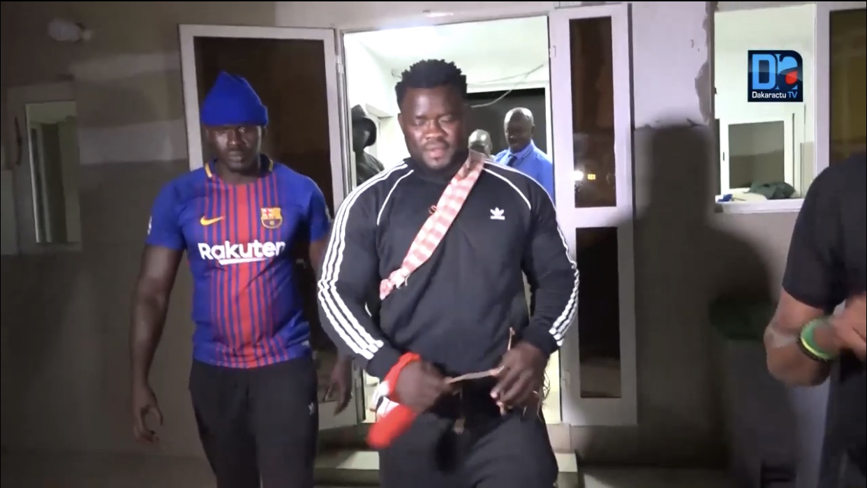 Eumeu Sène vs Modou Lô : Suivez l'arrivée du Roi des Arènes