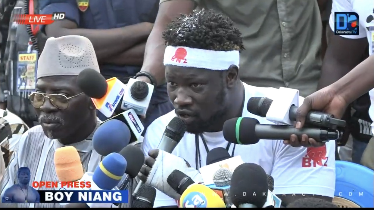 [REPLAY - LUTTE] Revivez l'Open Press de Boy Niang 2 à Pikine