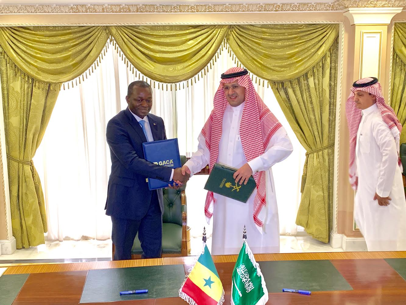 Signature d’accord de services aériens entre le Sénégal et l’Arabie ...