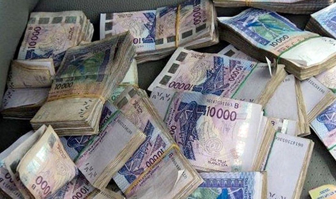 Thi s 5 Personnes Arr t es En Possession De 2 080 000 Francs Cfa De Thi s 5 Personnes Arr t es En Possession De 2 080 000 Francs Cfa De