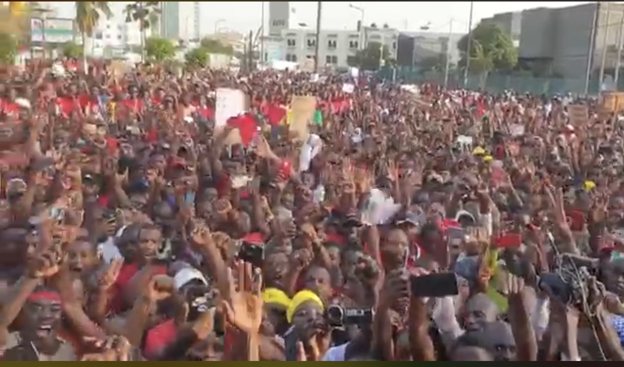 Respect de la constitution : De Dakar, le peuple Guinéen avertit Alpha ...