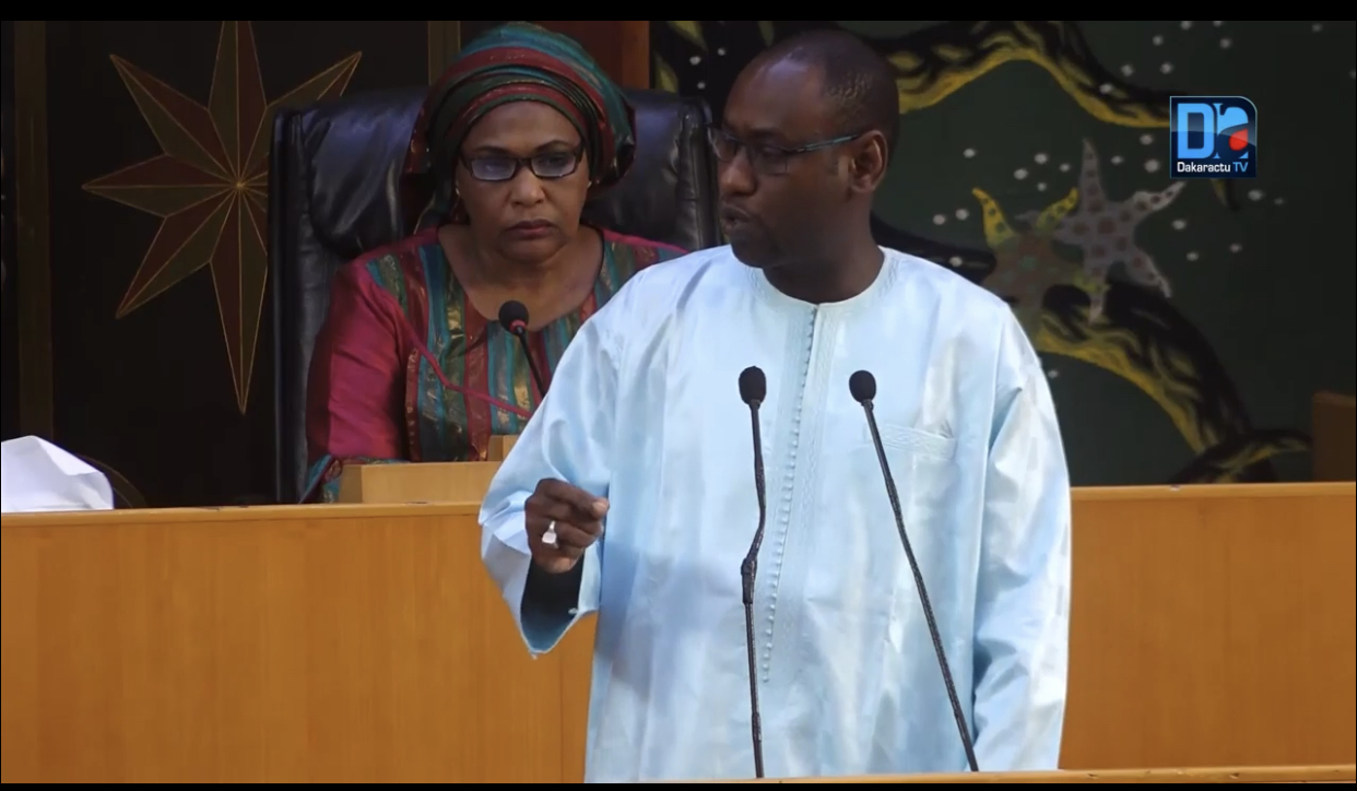 Education / Yoro Sow : "Il faut passer par les langues nationales afin ...