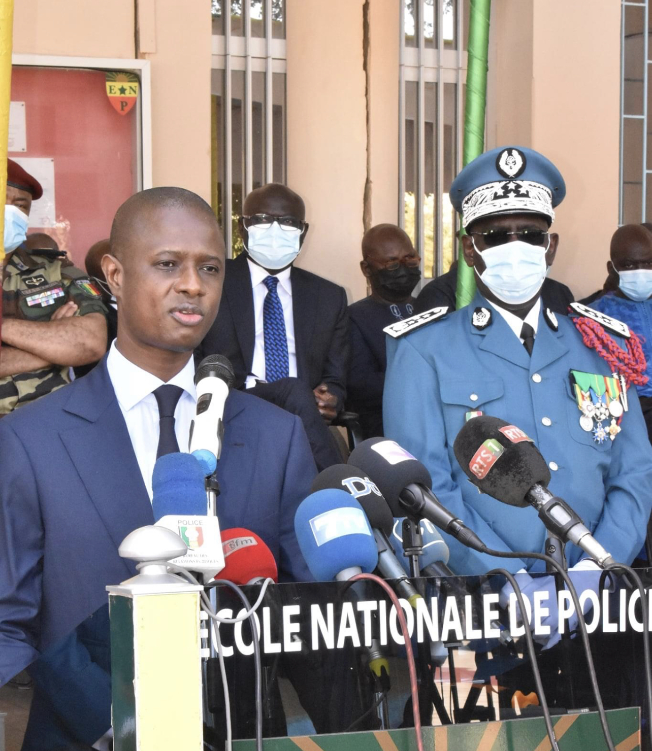 Installation nouveau DG de la Police / Antoine Félix Diome au ...