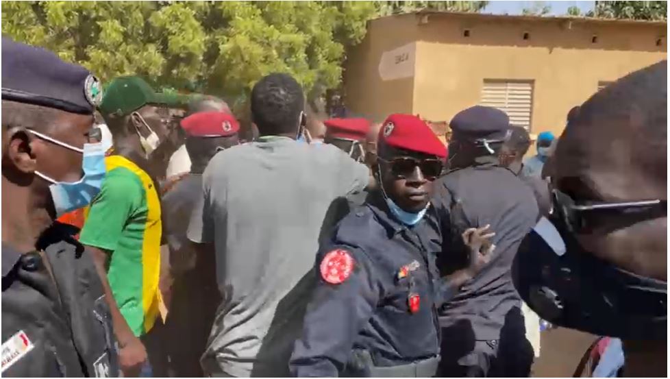 Locales 2022- Dieuppeul Derklé : affrontements entre le camp de Birane ...