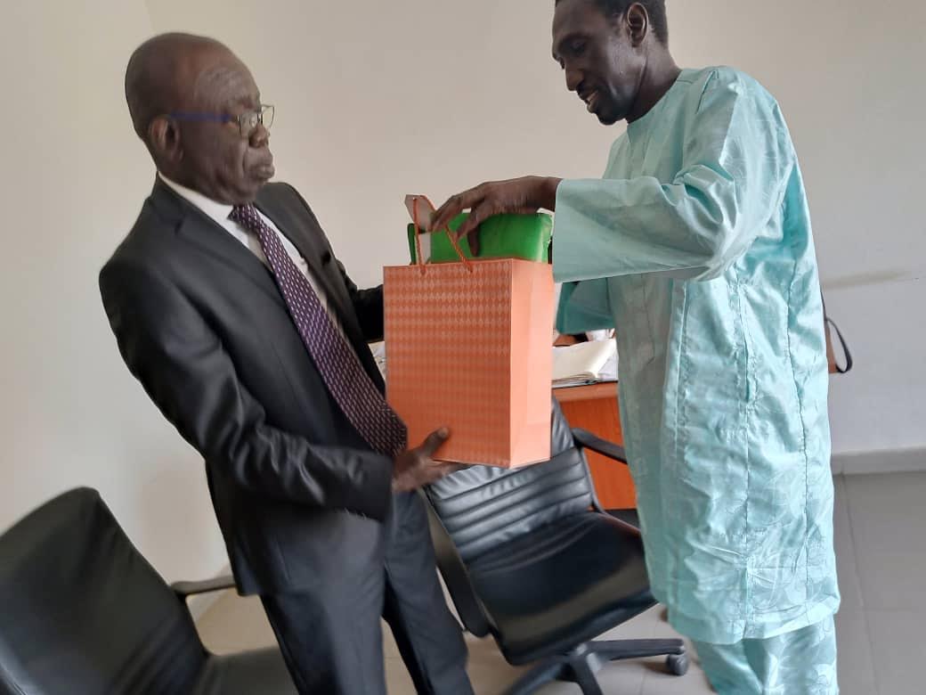 (Images) BBY/TOUBA : Isma Dioum remet un lot de 4.250 signatures en ...