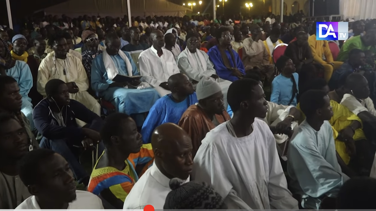 Lecture coran, Zikr et prières ont rythmé la nuit de Laylat al-Qadr à ...