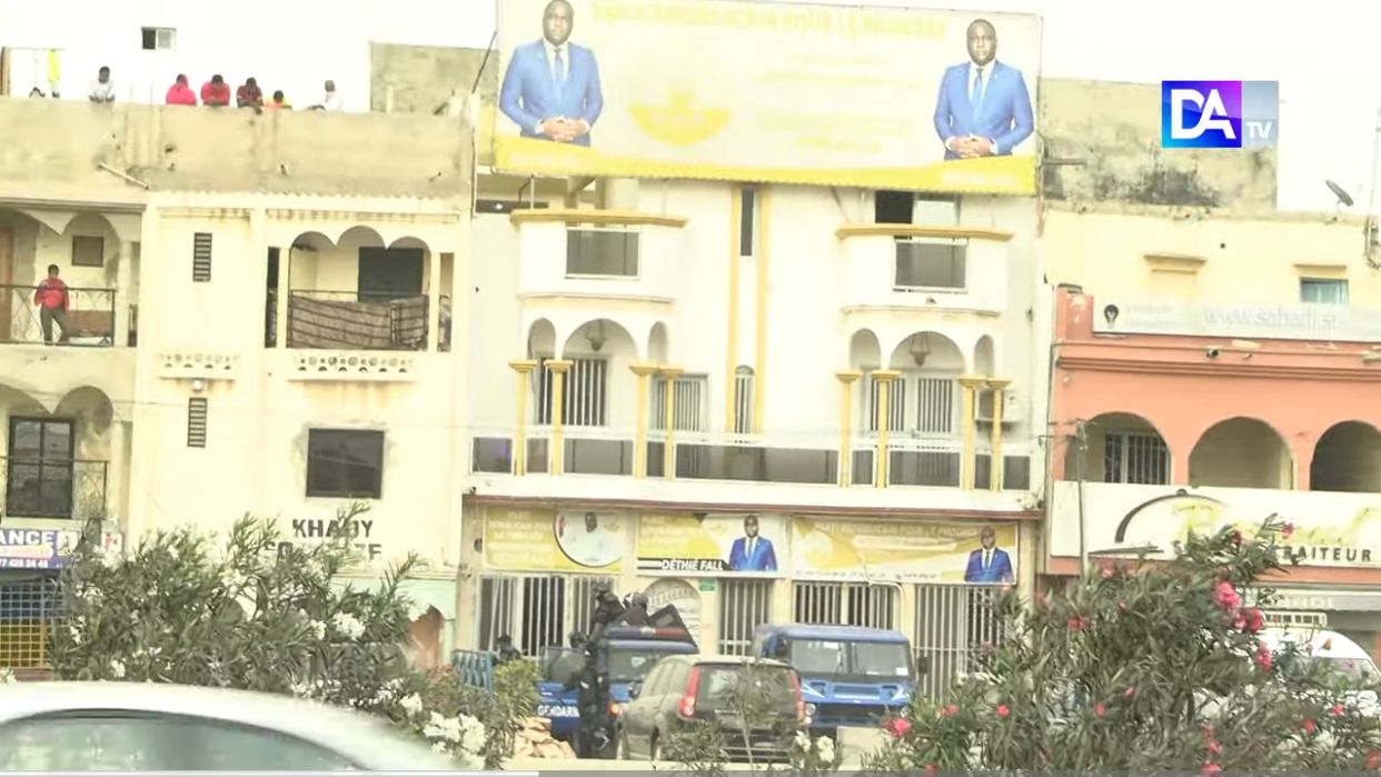 Manifestations à Dakar : Le siège du PRP de Dethie Fall complètement ...