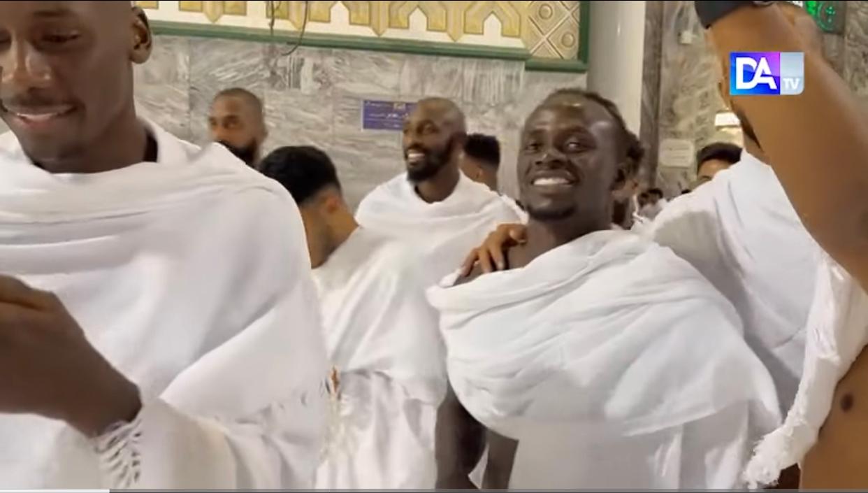 Oumra : Sadio Mané crée un énorme mouvement de foule à la Kaaba