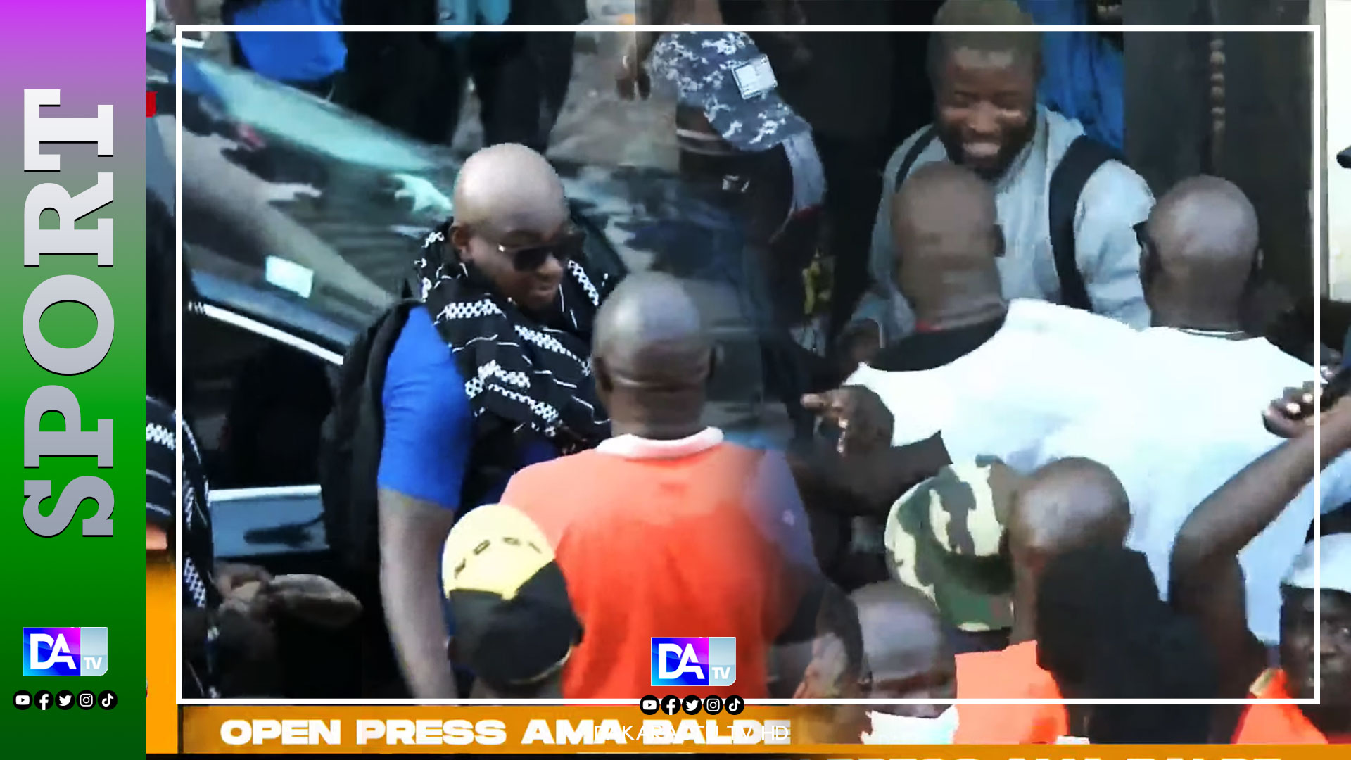 Open presse / Ama Baldé se rend au cimetière de Pikine, prie pour son ...