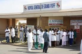Hôpital général de Grand Yoff : Passage de flambeau entre Moussa Daff ...