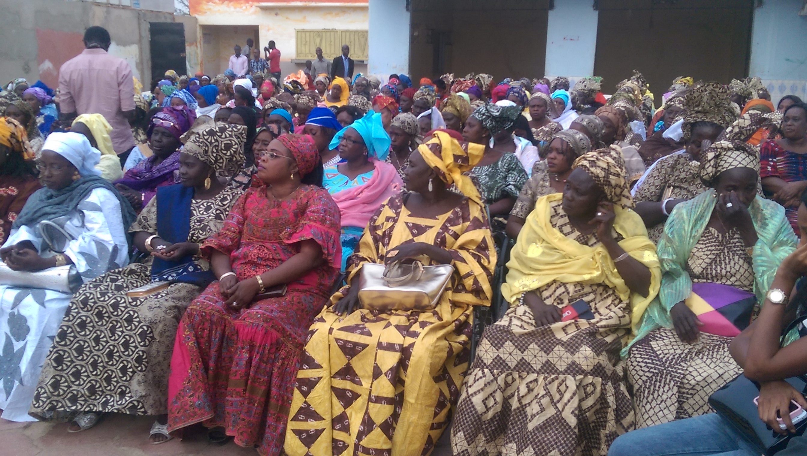 DÉVELOPPEMENT LOCAL : 75 millions F Cfa au Réseau des femmes de ...