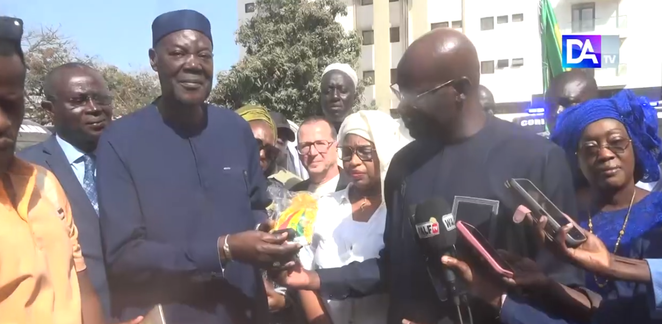 Ville de Dakar : Le Maire, Abass Fall réceptionne 25 corbillards ...