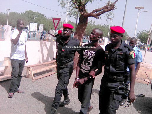 Baye Modou Fall (Boy Djinné), son ami Bara Guèye, sa soeur Yacine Fall ...